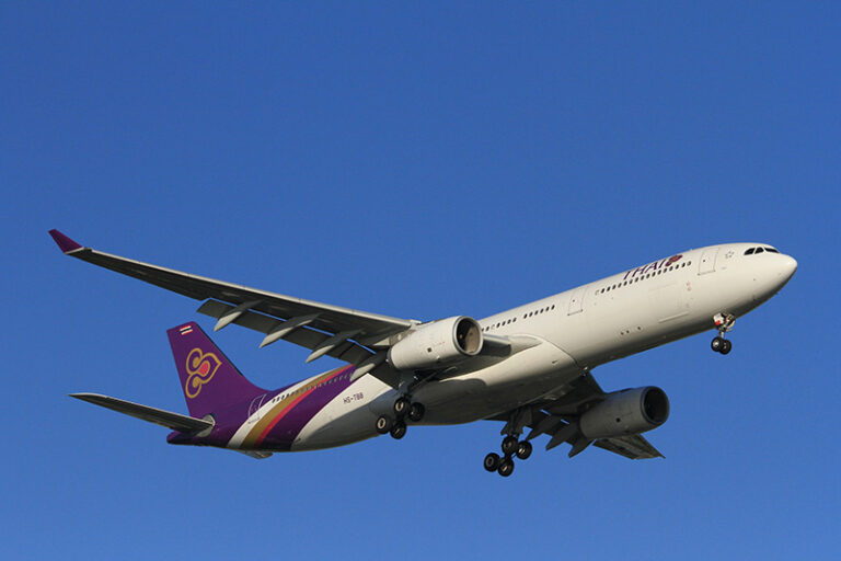 操縦席窓にひび、タイ航空機が離陸直後に引き返し